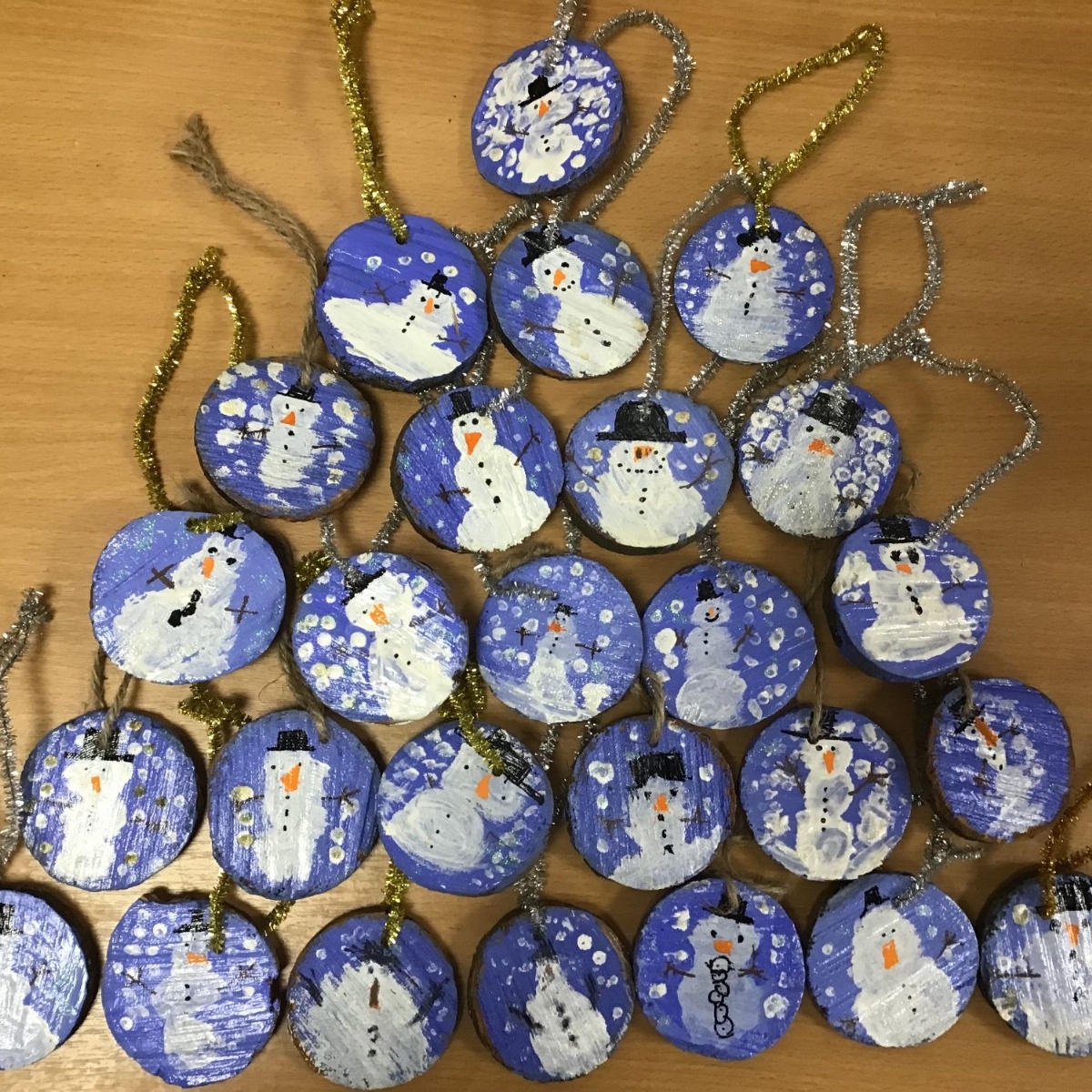 Stanton St Quintin - Winter decorations using natural materials